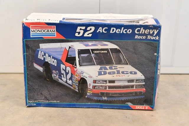 MONOGRAM 52 AC Delco Chevy Race Truck 1:24 Scale Model Kit #2473 EUR 34 ...