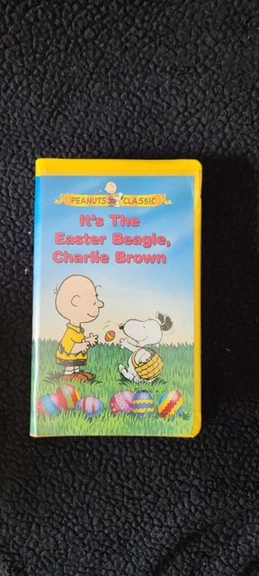 ITS THE EASTER Beagle, Charlie Brown (VHS, 1997, Yellow Clamshell) $10. ...