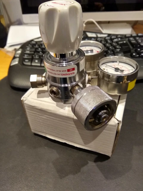 BOC GENIE HYDROGEN pressure regulator 0-10 bar. Nevoc 300 bar Cylinder ...