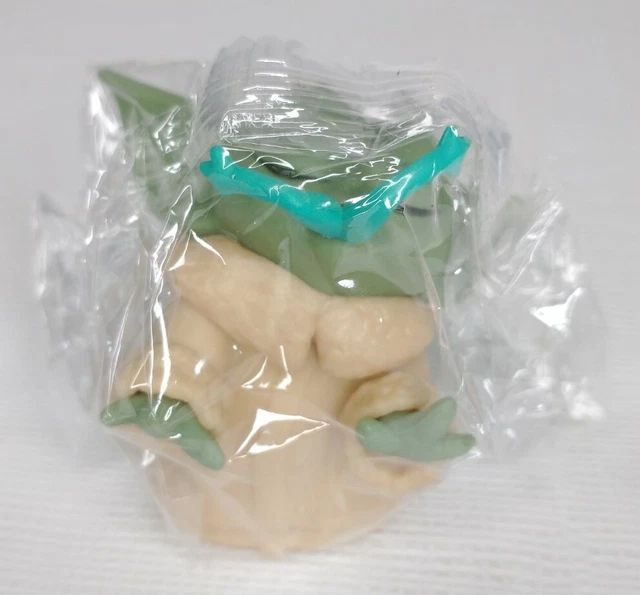 DISNEY STAR WARS The Mandalorian Grogu Eating Frog Keychain With Bell ...