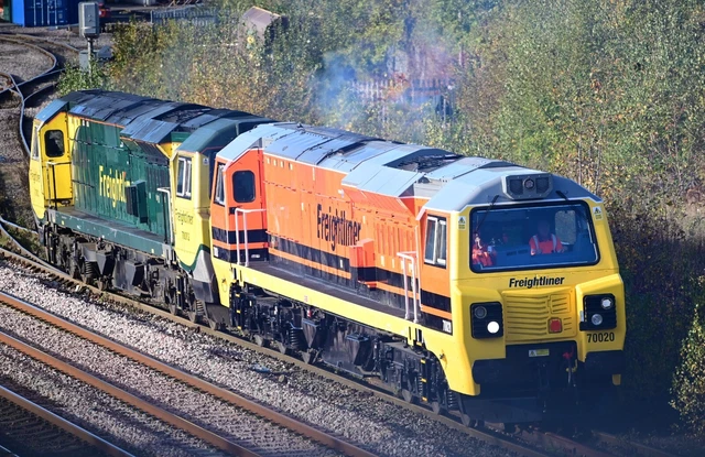 CLASS 70 NO 70020 with 70002 at midland road £1.20 - PicClick UK