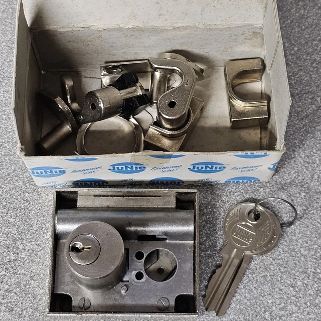 JUNIE ZYLINDER MÖBELSCHLOSS 7020 Drehstange Schloß Dorn 30mm EUR 27,99 - PicClick DE