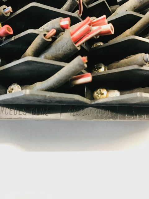 MERCEDES W124 BOX ECU Fuses 1245402050 £42.91 - PicClick UK