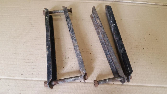 RELIANT SCIMITAR GTE SE5a REAR AXLE BRACKET SET £19.99 - PicClick UK