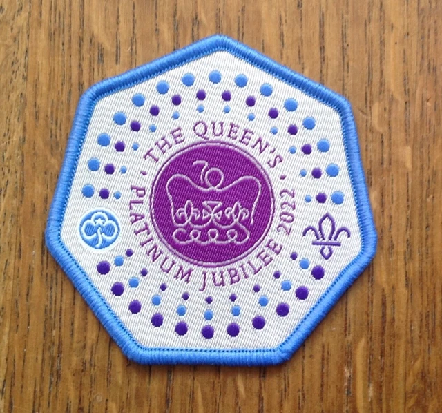 GIRLGUIDING/SCOUT ASSOCIATION THE QUEEN'S Platinum Jubilee 2022 Badge £ ...