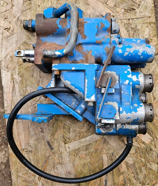 FORD TRACTOR SPOOL VALVE BLOCK external assembly hydraulic oil £300.00 ...