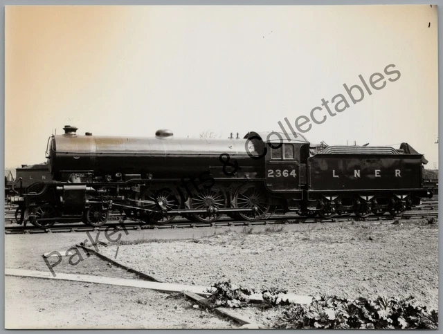 LNER STEAM TRAIN Locomotive No 2364 London North Eastern Railway ...