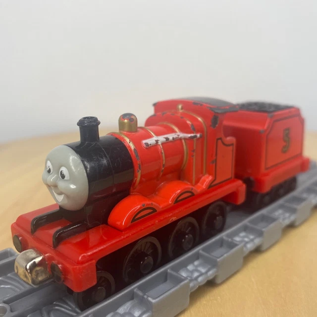 2002 THOMAS THE Tank Engine Take Along Engine James and Tender Learning ...