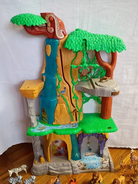 DISNEY JUNIOR THE Lion Guard Training Lair Playset with 18 Figures 2016 ...