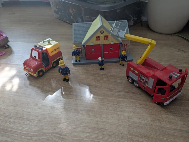 FIREMAN SAM VEHICLE Fire Engine Venus station Figurines Elvis Figure ...