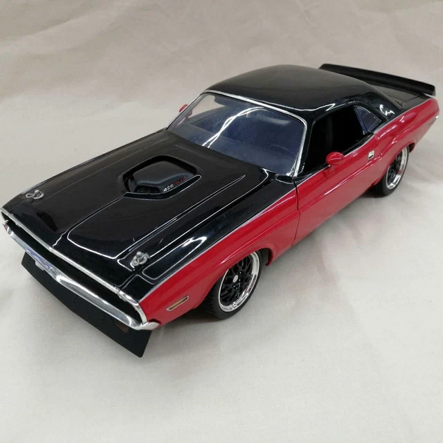 ACME 1970 DODGE CHALLENGER RT Scale size 1/18 RED and Black With box ...