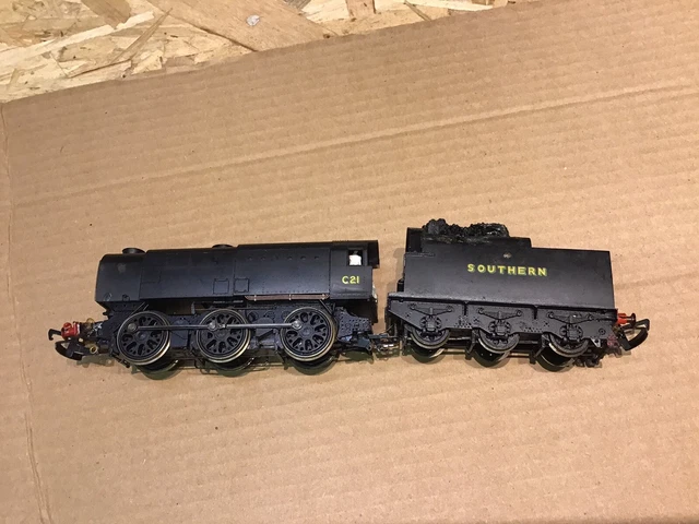 HORNBY OO GAUGE R.2343 Steam Locomotive 0-6-0 Q1 Class Southern Black ...