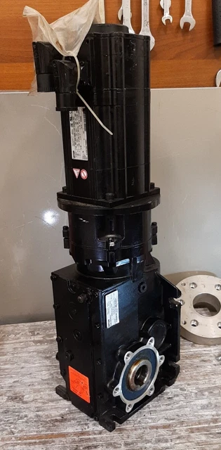 LENZE MCS 12H35-RS0B0-A19N-ST6S00N-R0SU 2.8Kw + G50Bb145Mhar3N1C I=40. ...