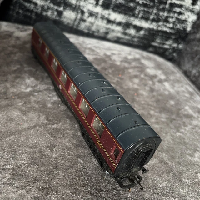 HORNBY 00 GAUGE - Br Maroon Stanier Composite Coach M4316 - Unboxed £5. ...