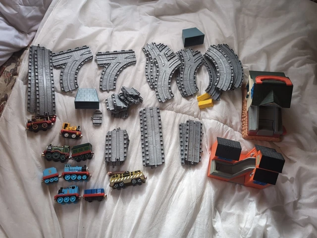 THOMAS THE TANK Engine Take Along Track And Train Bundle £31.92 ...
