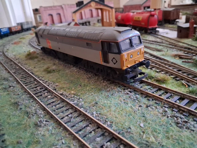 HORNBY CLASS 47 Diesel locomotive Railfreight distribution livery good ...