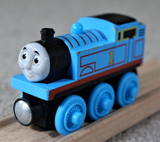 THOMAS THE TANK ENGINE Brio Thomas and Friends Wooden Railway Train Set ...