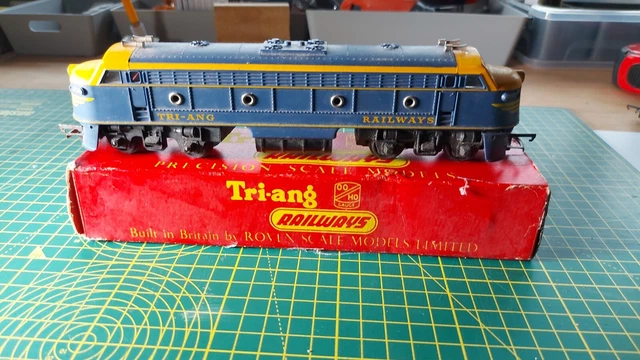 TRI-ANG RAILWAYS R159 ElectricTrain Model, Double Ended Diesel ...