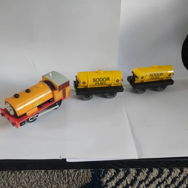 BILL AND SODOR Fuel Tanks - Tomy Trackmaster - Tested And Working £19. ...