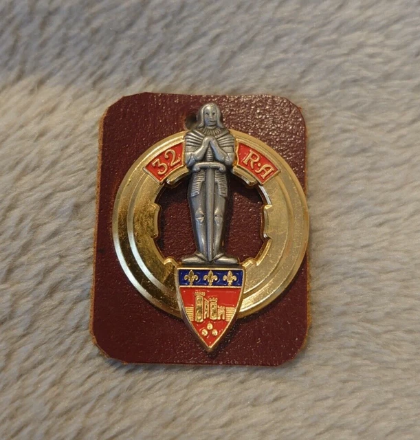 INSIGNE /BADGE /PUCELLE 32° régiment d'artillerie A.Bertrand atlas EUR ...