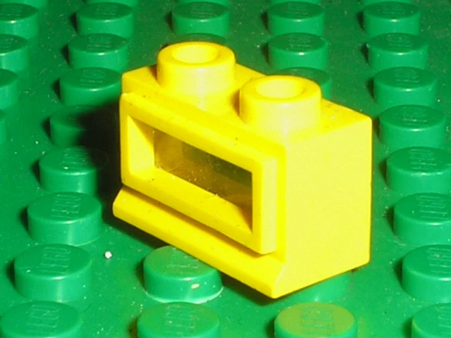 LEGO VINTAGE YELLOW window with Glass 27c01 / Set 180 Train with 5 ...
