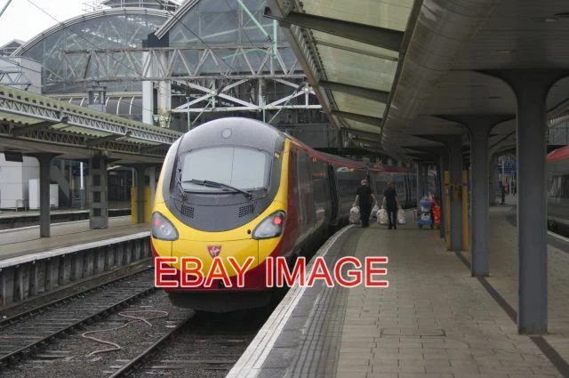PHOTO CLASS 390 Set 390050 At Manchester Piccadilly £1.00 - PicClick UK