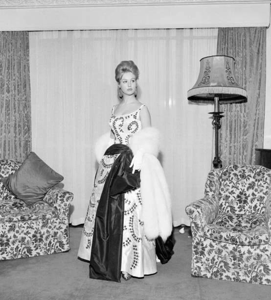 Mylene Demongeot French Actress Gives A Preview Of The Dress She Old Photo 795 Picclick Ca