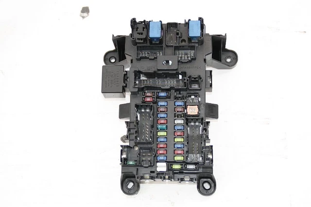 BOITE A FUSIBLE RELAIS COMPARTIMENT MOTEUR Suzuki GRAND VITARA 2 diesel ...