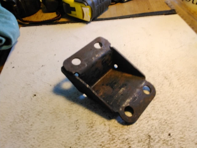 TRIUMPH TR2 TO 4 Rebound Abutment Bracket Original £10.00 - PicClick UK