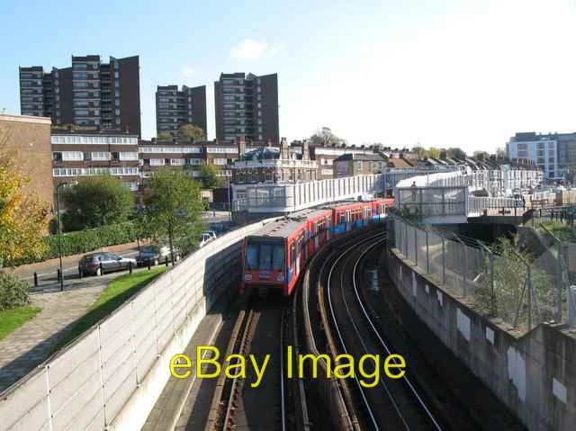 PHOTO 6X4 DOCKLANDS Light Railway north of Elverson Road DLR station (2 ...