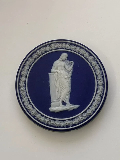 AN EARLY NINETEENTH Century Wedgwood Dark Blue Jasper Dip Lid C1820 £29 ... AN EARLY NINETEENTH Century Wedgwood Dark Blue Jasper Dip Lid C1820 £29 ...