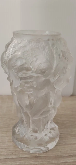 PETIT VASE ART nouveau ronde de bacchantes et pampres de vignes Nu ...