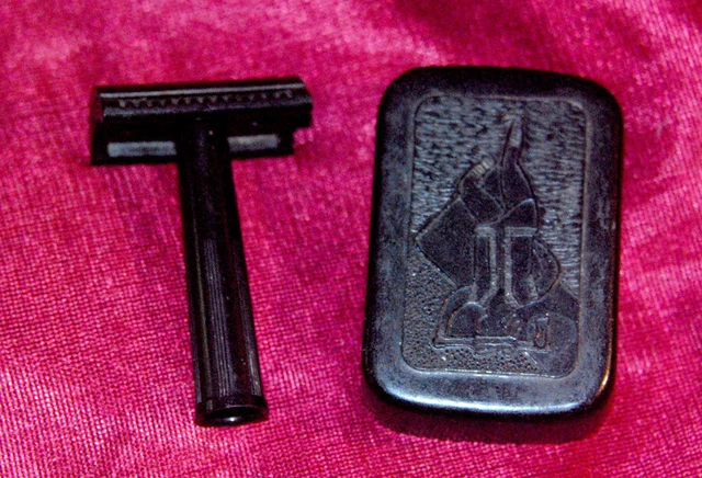 VINTAGE SAFETY RAZOR with Bakelite Box for Travel Soviet Russian about ...