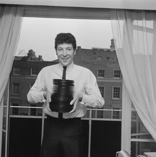 WELSH SINGER TOM Jones Holding His Singles Collection 1965 OLD PHOTO $8 ...