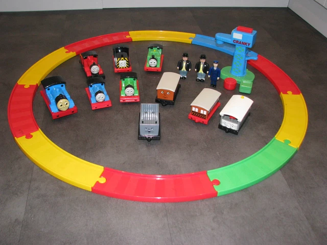 THOMAS THE TANK Engine Train Set With Trains & Figures £30.00 - PicClick UK