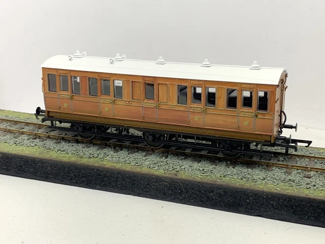 HATTONS H4-6C13-201 OO Gauge Genesis Coach GNR Teak 6 Wheel Composite ...