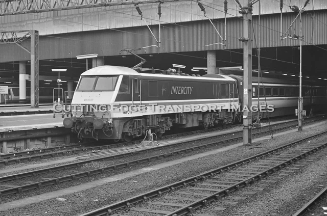 35MM RAILWAY NEGATIVE: Class 90 90013 at Euston 21/03/1990 42/110/46 £2 ...