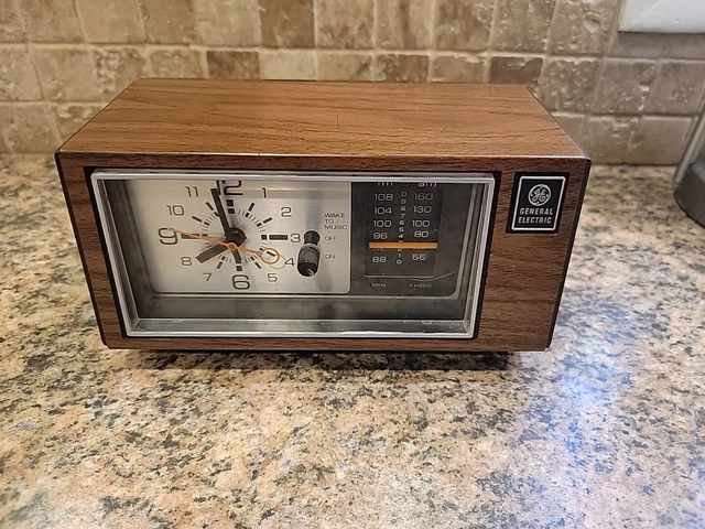 LOOK!! VINTAGE 1980'S GENERAL ELECTRIC AM/FM Clock Radio model 7-4550D ...