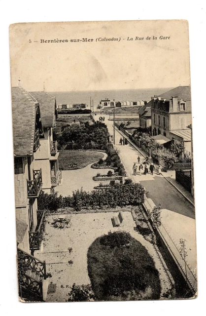 14-BERNIERES SUR MER - LA RUE DE LA GARE - carte ayant voyagée - voir ...