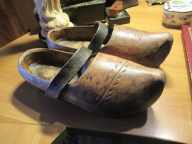 ANCIENNE PAIRE DE Sabots en Bois 33cm EUR 20,00 - PicClick FR