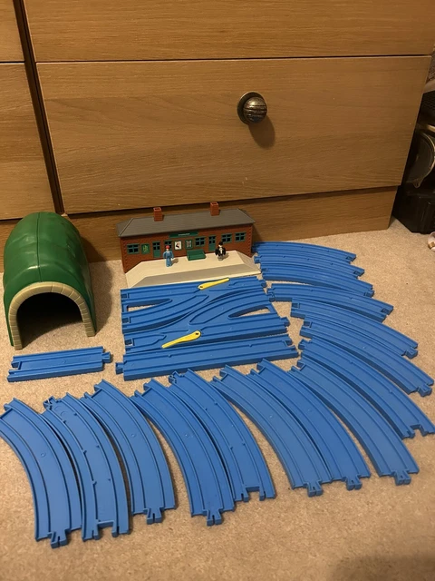 TOMY TRACKMASTER THOMAS Tank Engine - Old Style Blue Track And Bridge ...