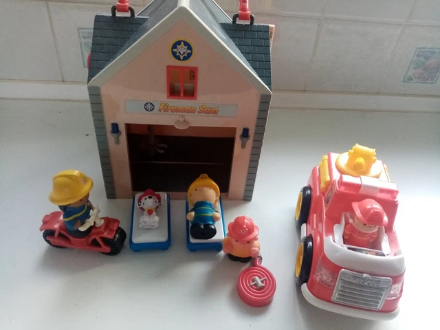 FIREMAN SAM RESCUE Fire Station Portable Carry Playset 4 Officers ...