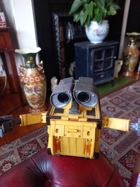 RARE ORIGINALDISNEY/PIXAR WALL-E Transforming Cube Pop Out Figure ...