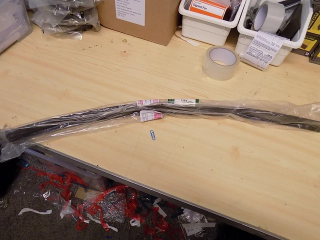 GENUINE LAND ROVER Freelander 2 Front Wheel Arch Seal LR031593 £15.99 ...