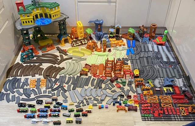 THOMAS THE TANK Engine bundle trackmaster super station glowing trucks ...