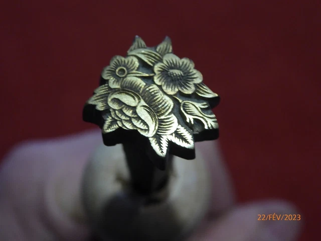 FLEURON FER À dorer outil ancien relieur reliure C31 EUR 40,00 ...
