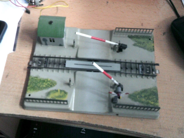 MÄRKLIN BAHNÜBERGANG mit Schranken, el. Warnkreuz, Schranken Bastlerware EUR 3,50 - PicClick DE