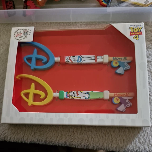 DISNEY PIXAR TOY Story 4: Forky and Karen Beverly Collectible Key Set £ ...