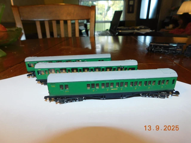 GRAFAR N GAUGE - 3 Coach Sr Mainline Set - Malachite Livery £5.43 ...