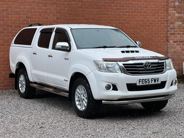 2015 TOYOTA HILUX 3.0 D-4D Invincible 4WD Euro 5 4dr PICK UP Diesel ...